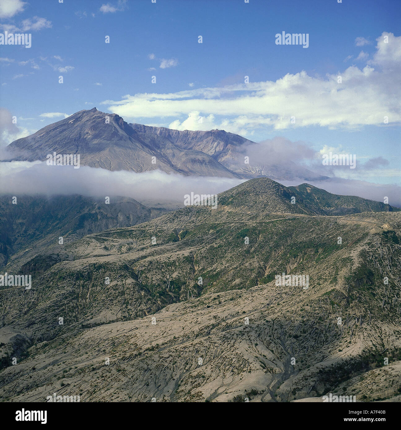 USA Washington Mount St Helens volcano shrouded in cloud after the ...