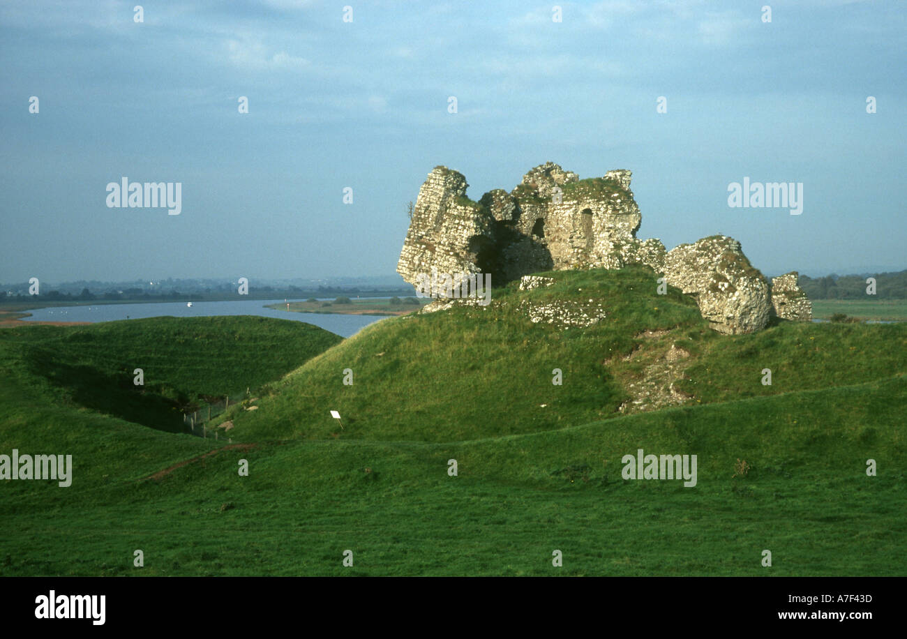 Clonmacnoise castle ruins hi-res stock photography and images - Alamy