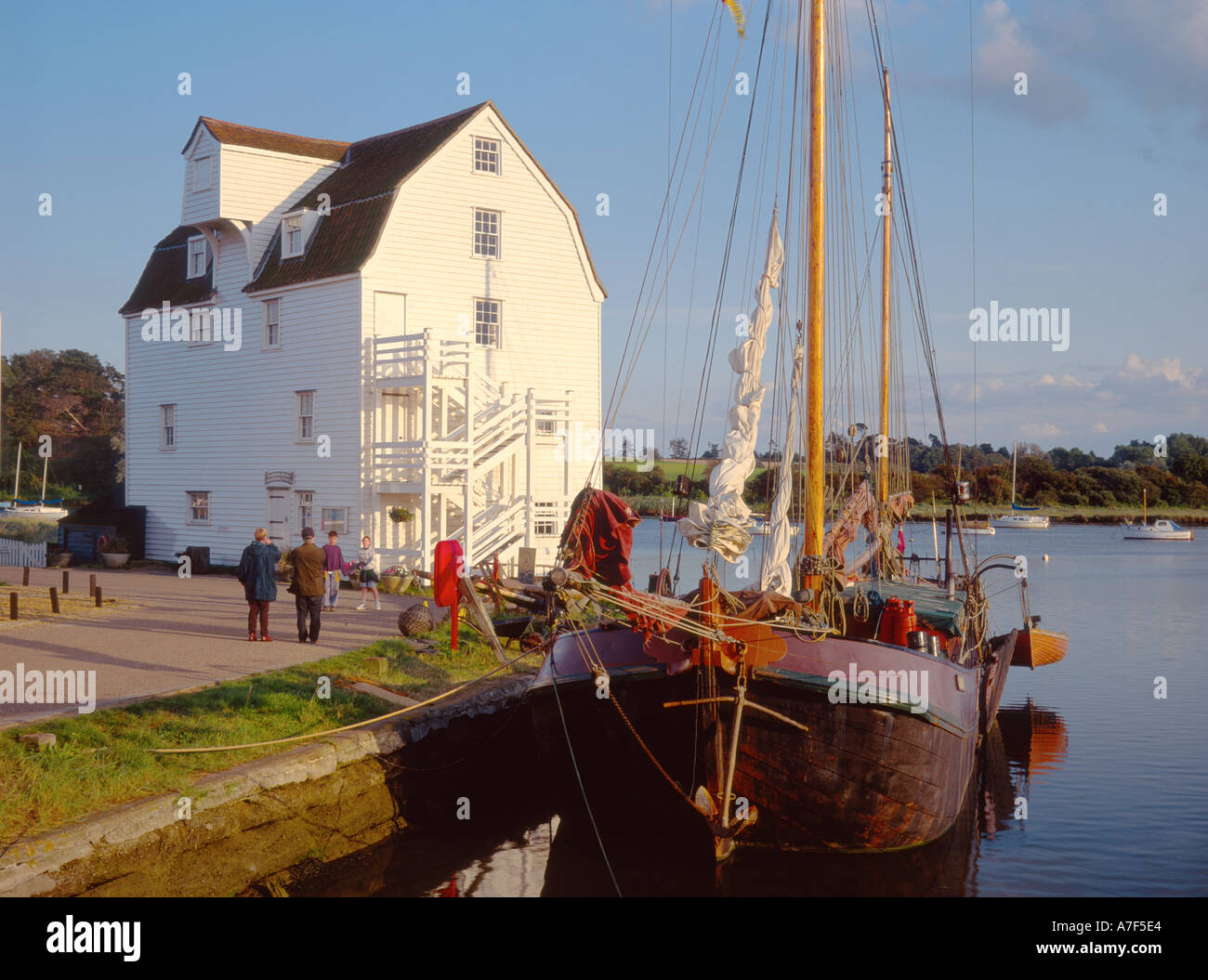 Suffolk summer river landscape hi-res stock photography and images - Alamy