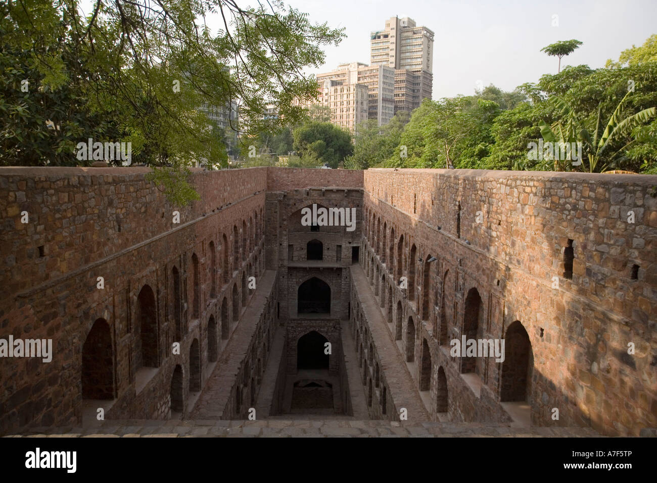 Stepwell delhi hi-res stock photography and images - Alamy