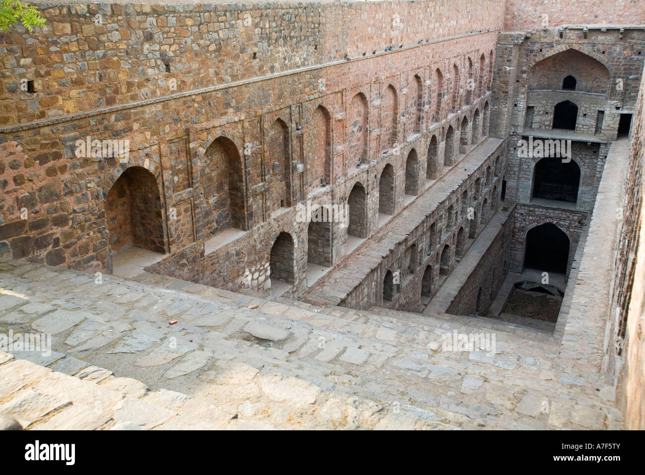 Stepwell delhi hi-res stock photography and images - Alamy