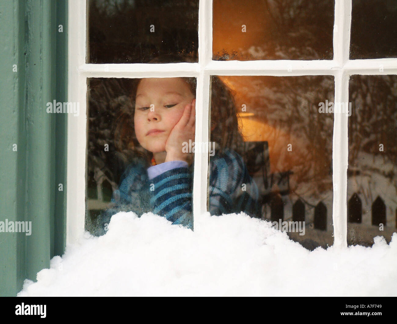Dreaming gaze girl hi-res stock photography and images - Alamy
