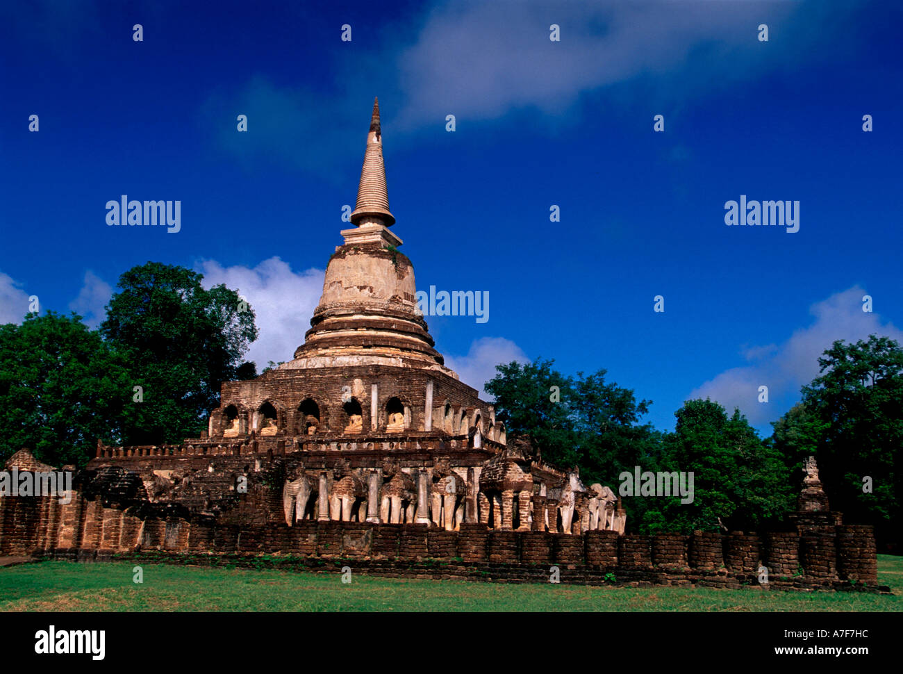 chedi, stupa, prang, Wat Chang Lom, Si Satchanalai Historical Park ...