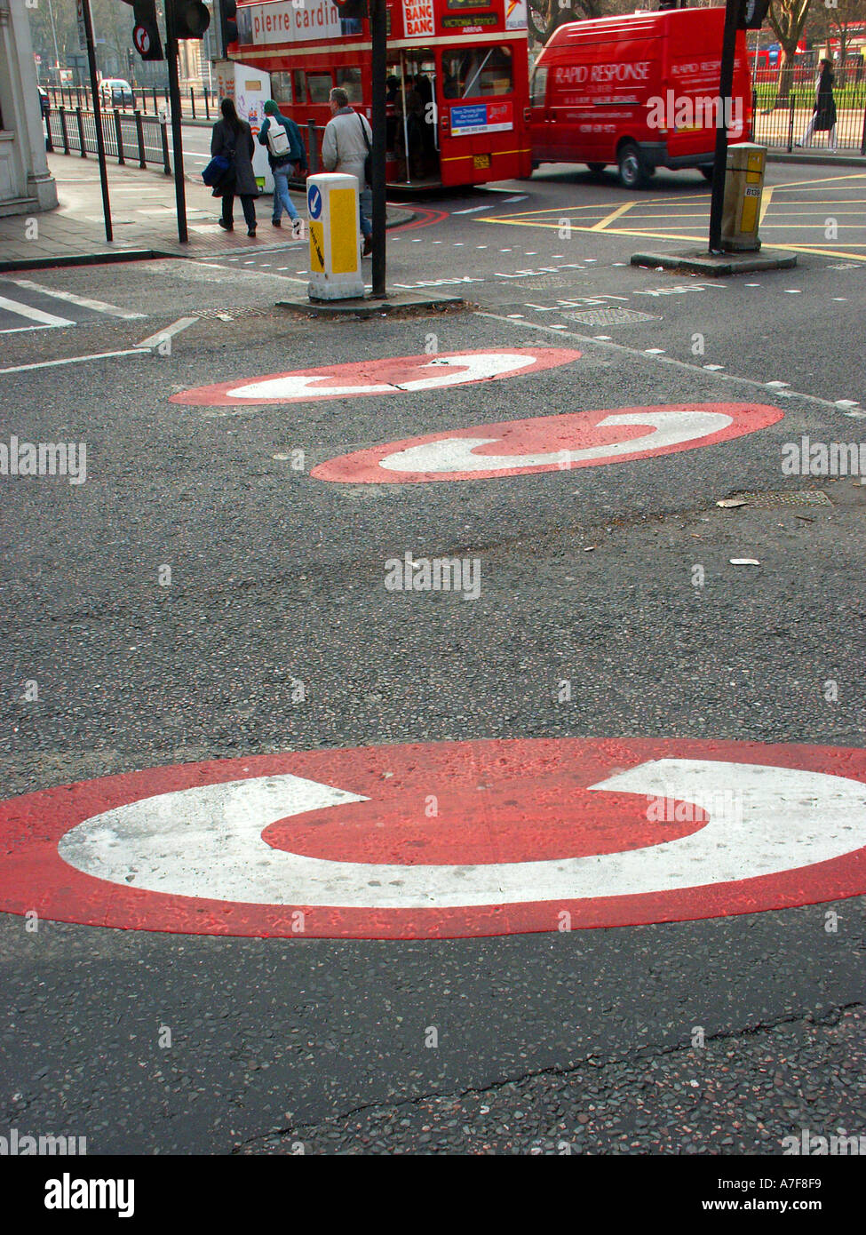 Congestion charge warning signs hi-res stock photography and images - Alamy