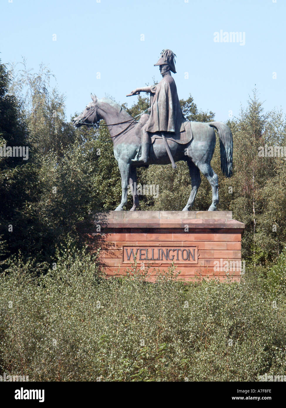Equestrian statue of 1st Duke of Wellington astride Copenhagen his ...