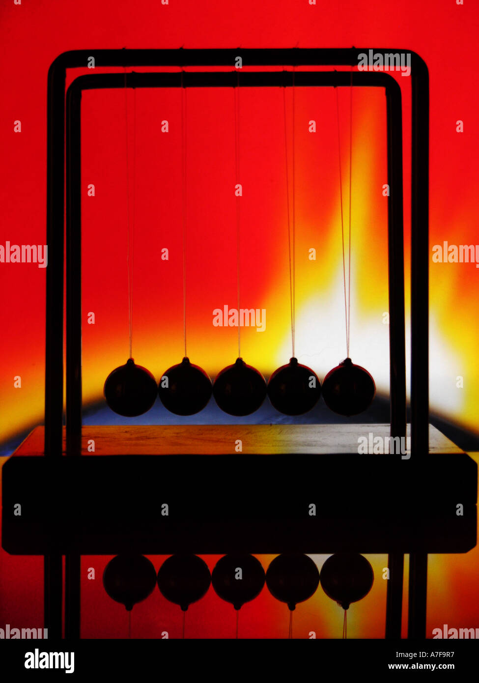 Newton's Cradle Desk Toy Stock Photo - Alamy