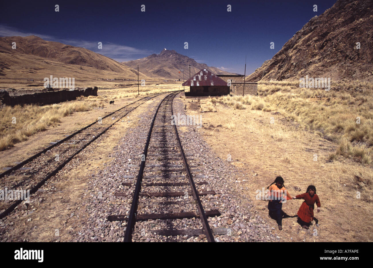 Children chasing Puno to Cusco Orient Express train carriages, Peru ...