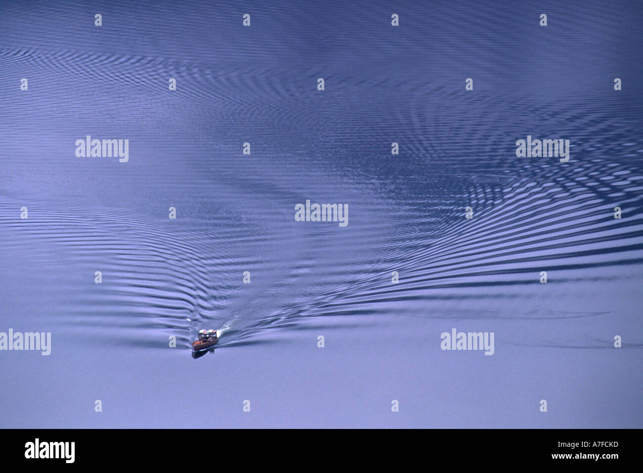 Diffraction water waves hi-res stock photography and images - Alamy
