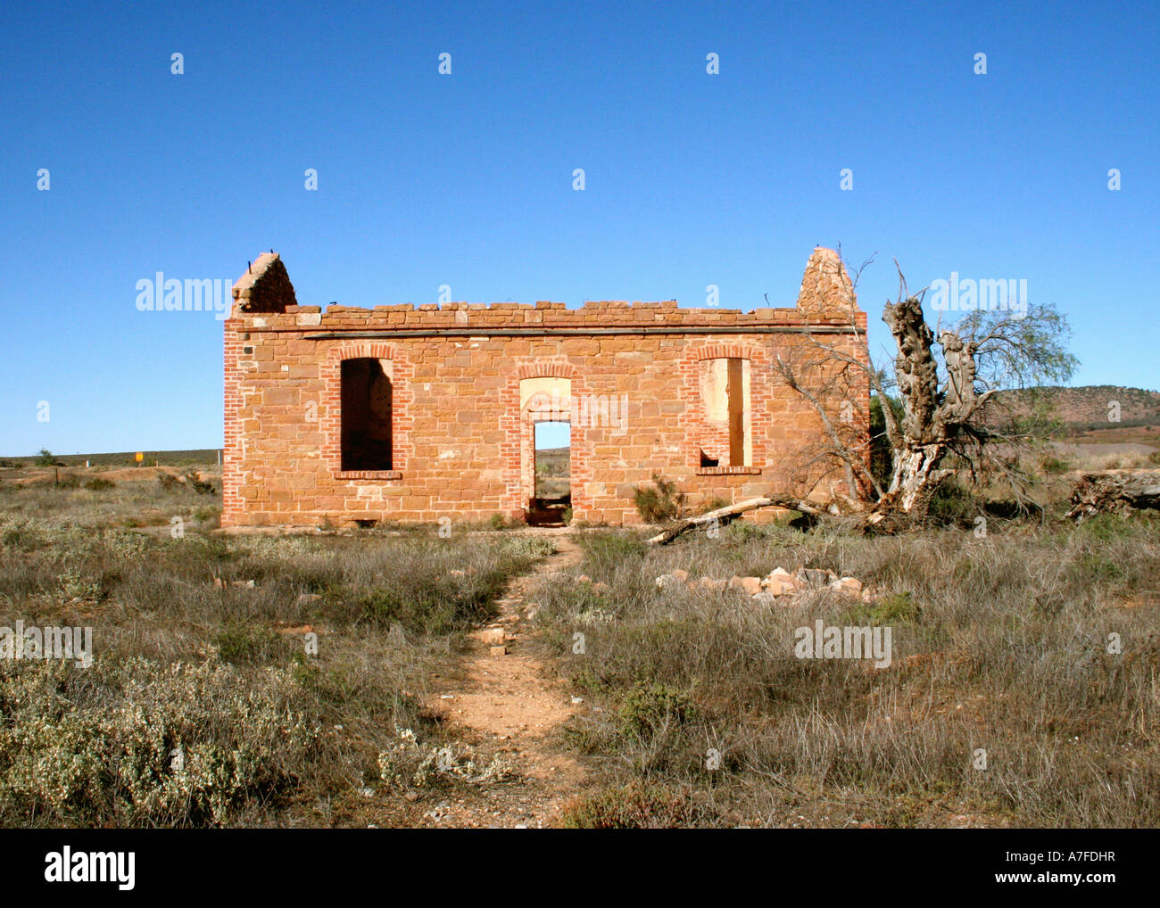 Abandoned ruined empty outback building in the Flinders Ranges, South ...