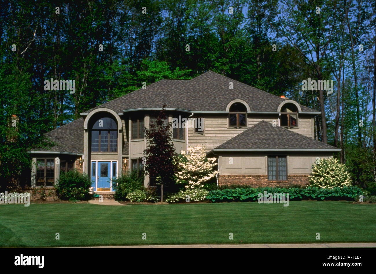 Shingled home hi-res stock photography and images - Alamy