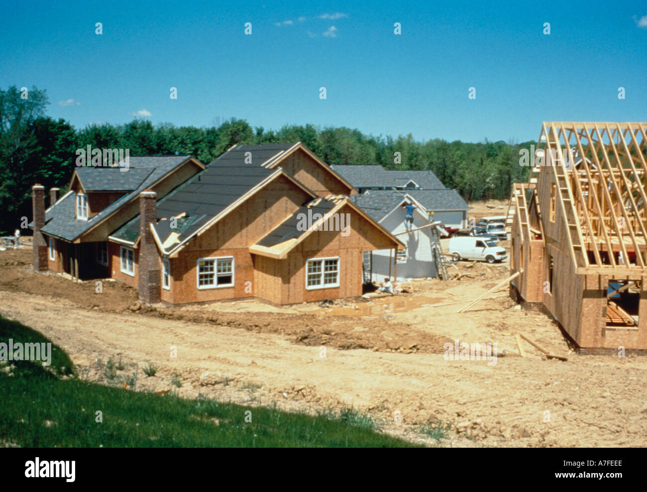 Small house under construction home hi-res stock photography and images ...