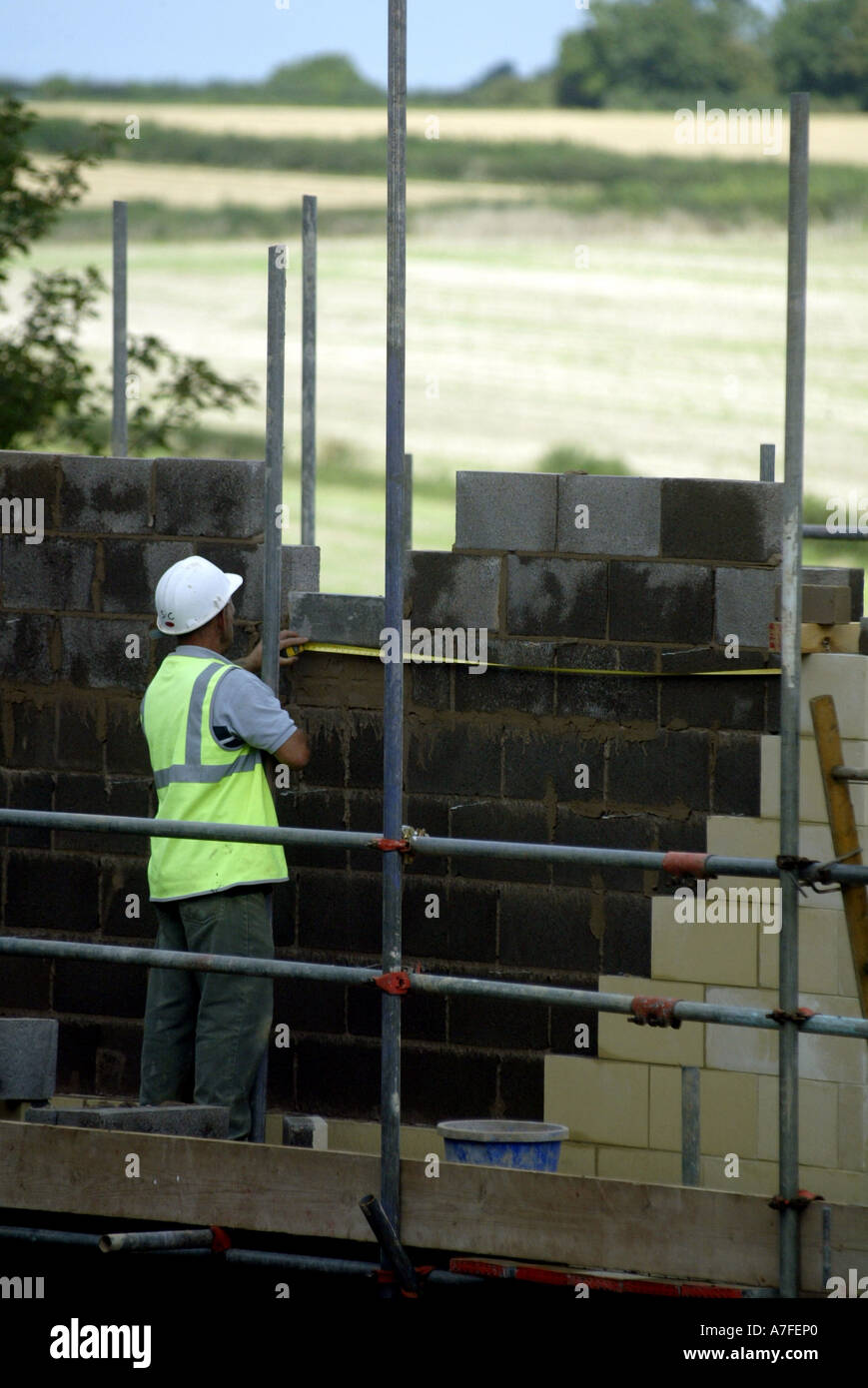Construction manual labour bricklayer brickie hi-res stock photography ...