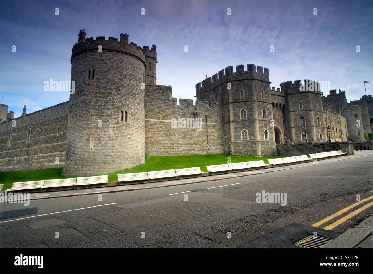 Windsor castle skyline hi-res stock photography and images - Alamy