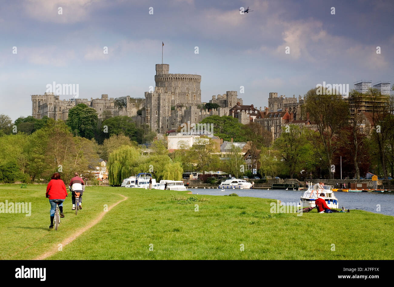 Windsor castle skyline hi-res stock photography and images - Alamy