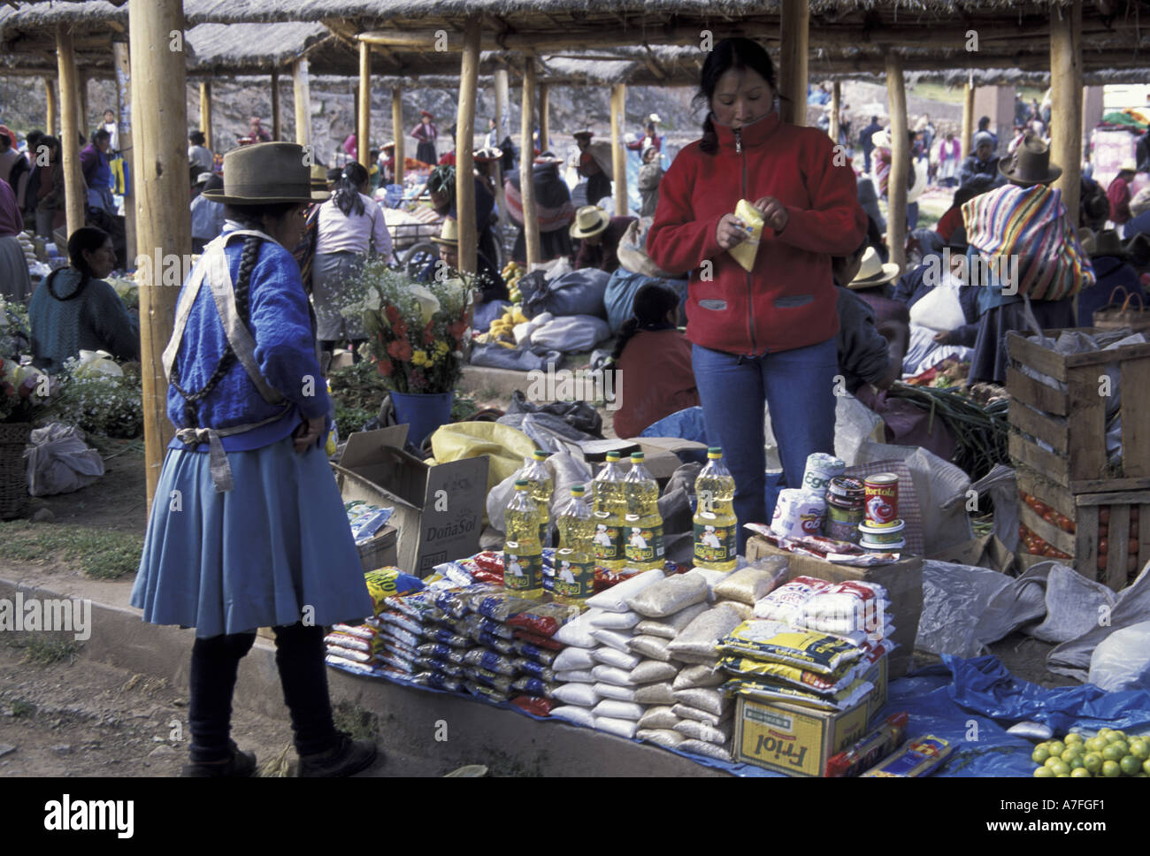 SA, Peru, Chinchero Food vendor, Chinchero market (MR Stock Photo - Alamy