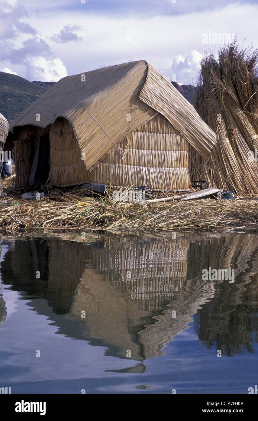 Peru, Lake Titicaca, Uros Floating Islands, Homes made of reeds Stock ...