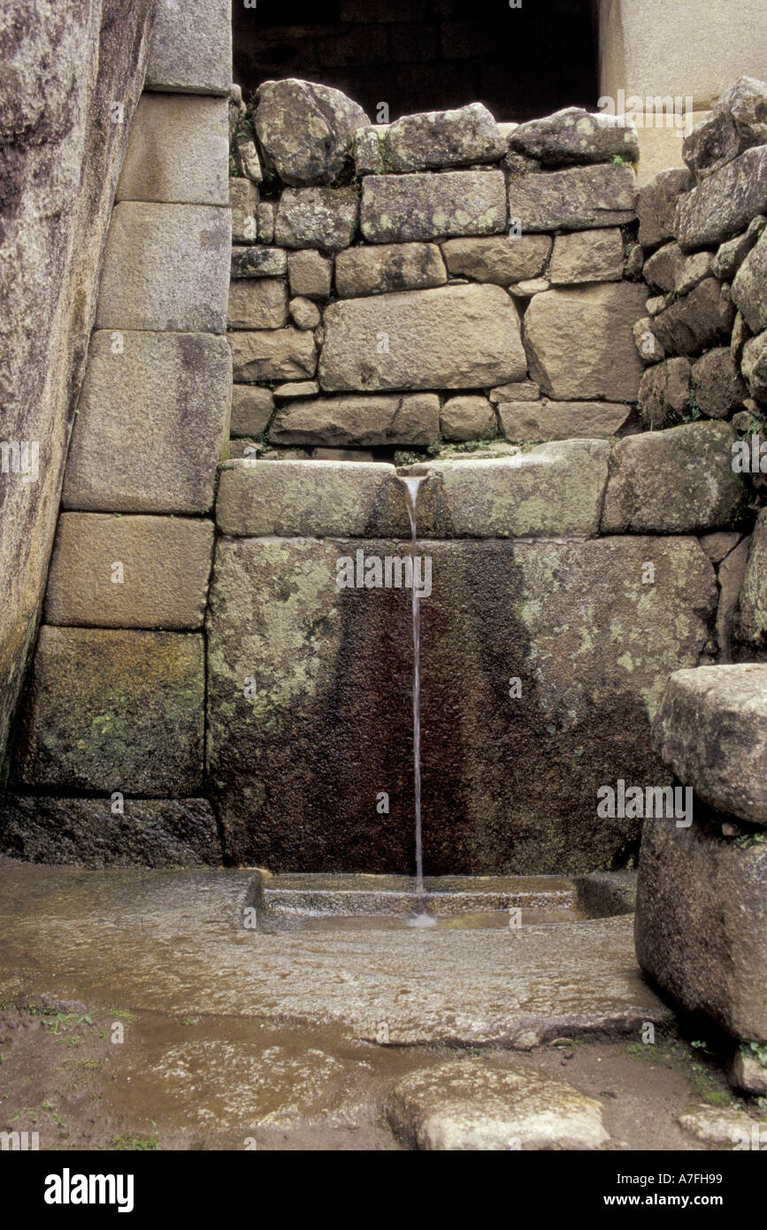 Inca fountain ancient water machu hi-res stock photography and images ...