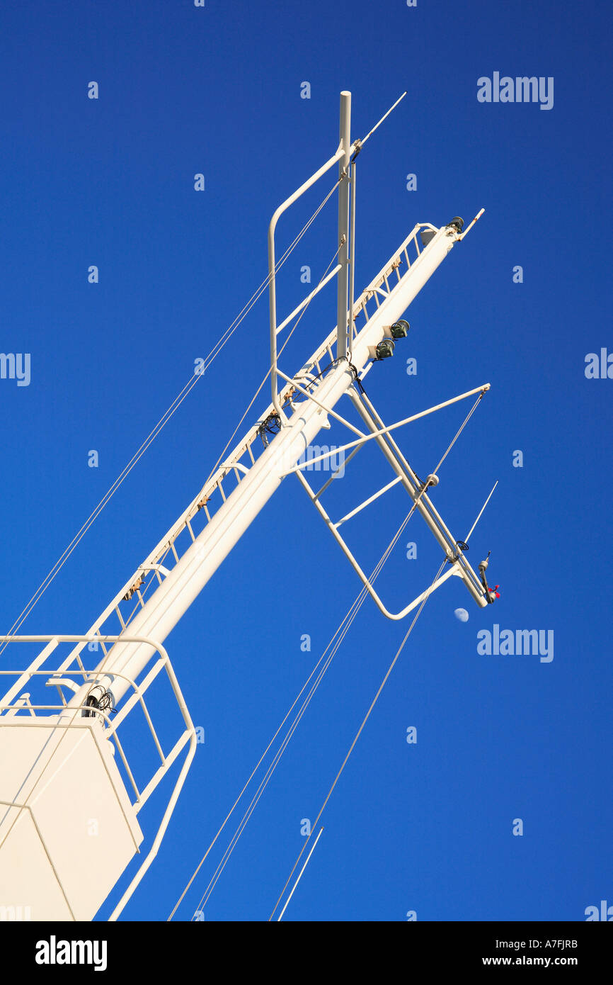 White mast hi-res stock photography and images - Alamy