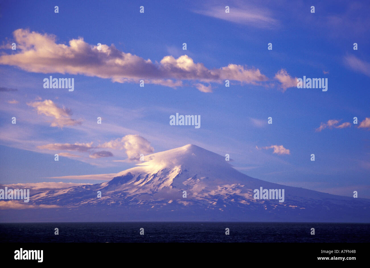 Unimak island hi-res stock photography and images - Alamy