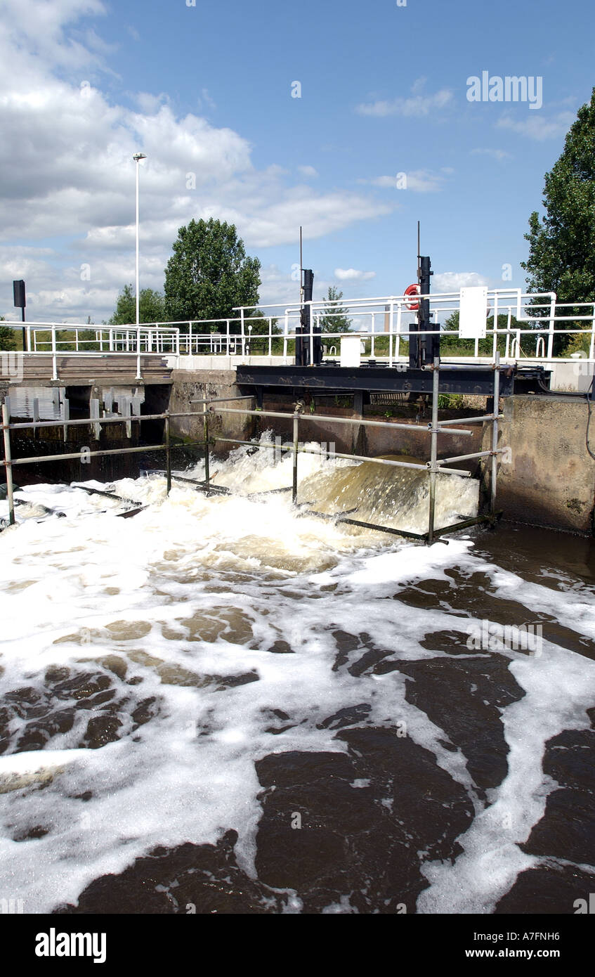 Mechanical weir hi-res stock photography and images - Alamy