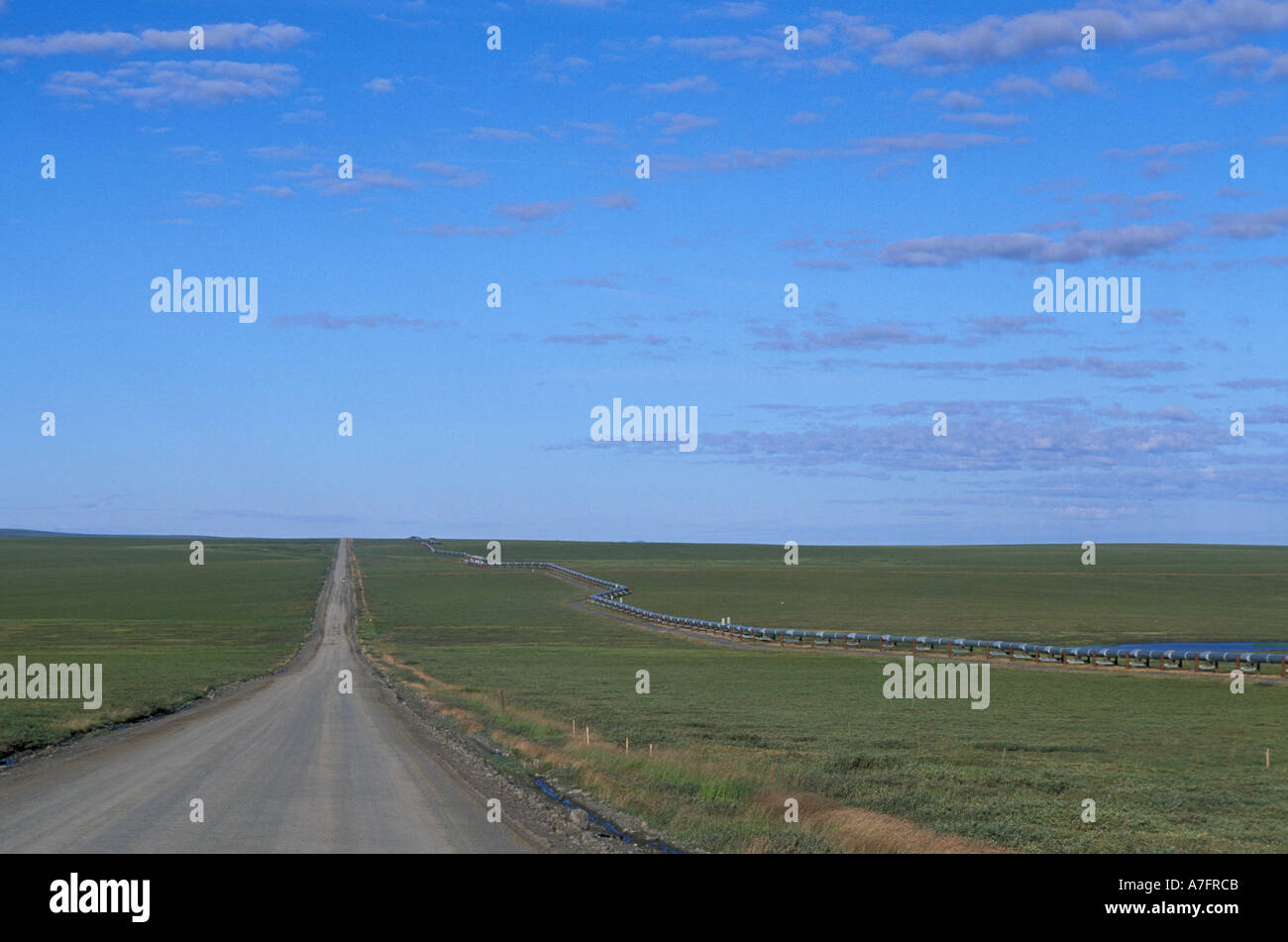 North slope haul road hi-res stock photography and images - Alamy
