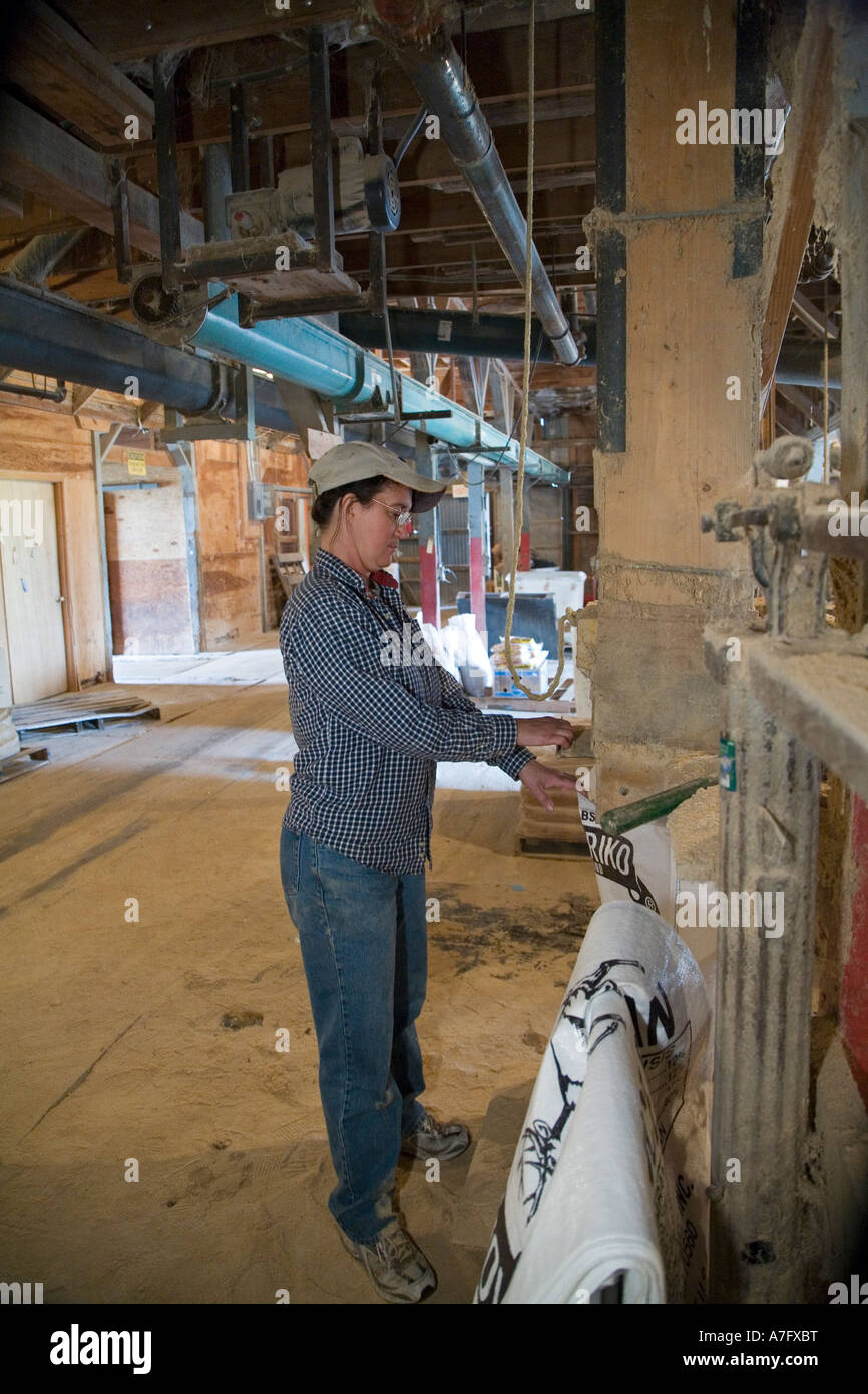 Rice mill worker hi-res stock photography and images - Alamy