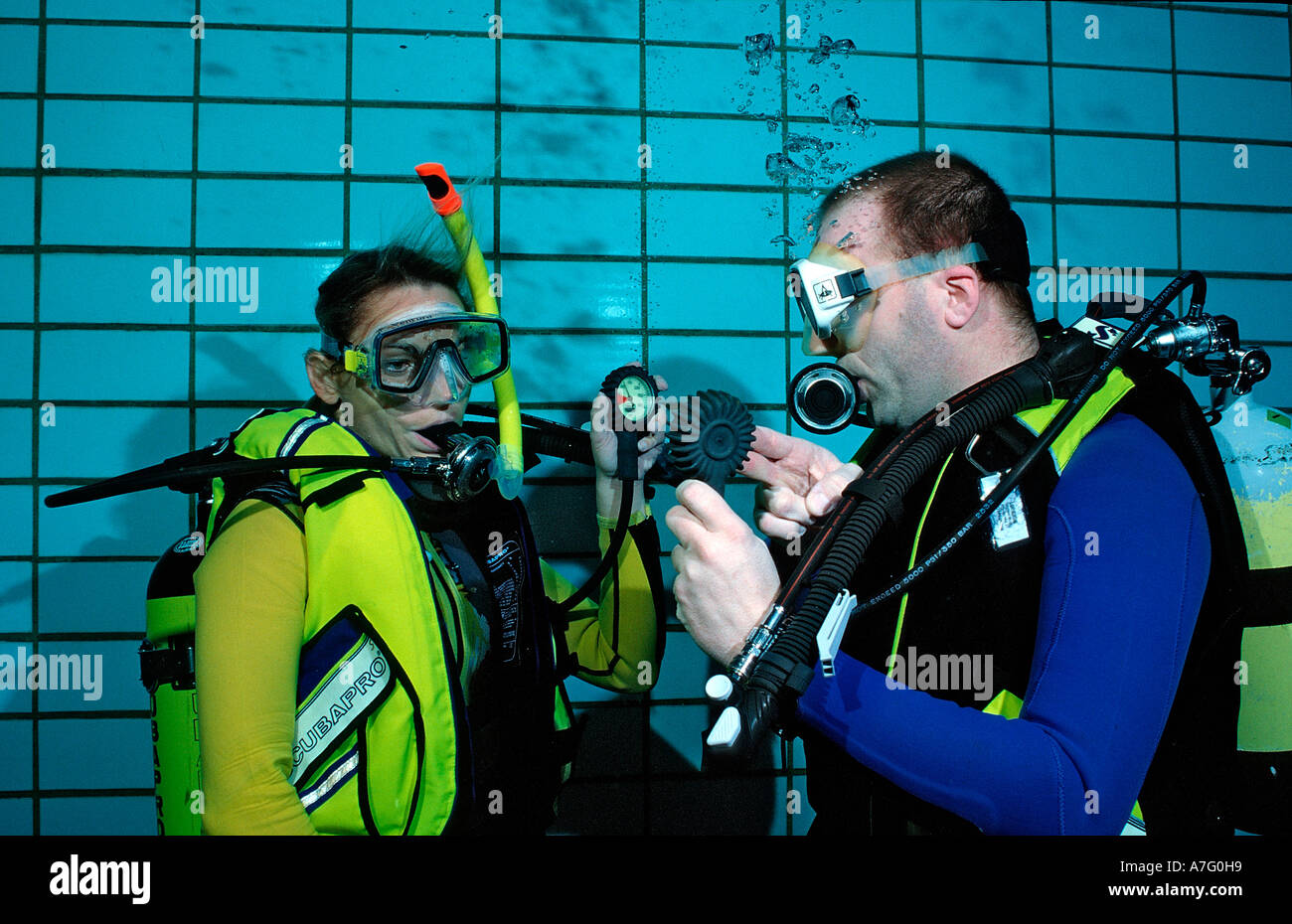 scuba diving lessons in a swimming pool pressure gage Germany Munich ...
