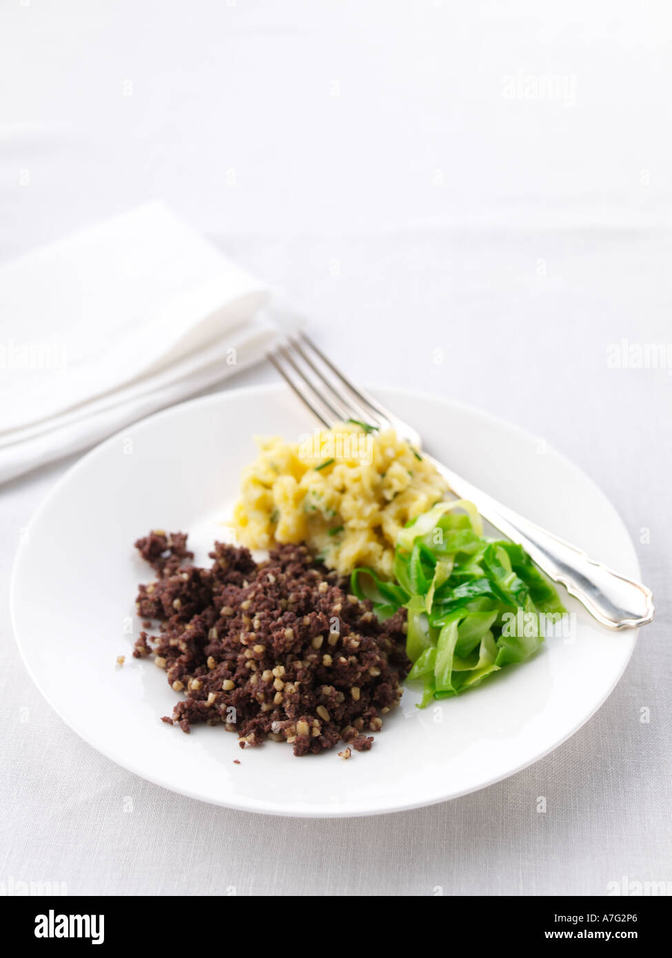 Traditional scottish haggis stomach stuffed hi-res stock photography ...