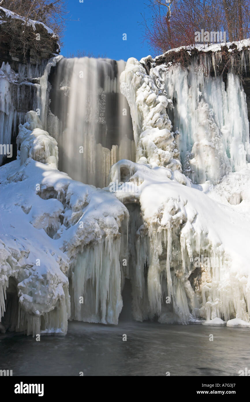 Ice at minnehaha falls hi-res stock photography and images - Alamy