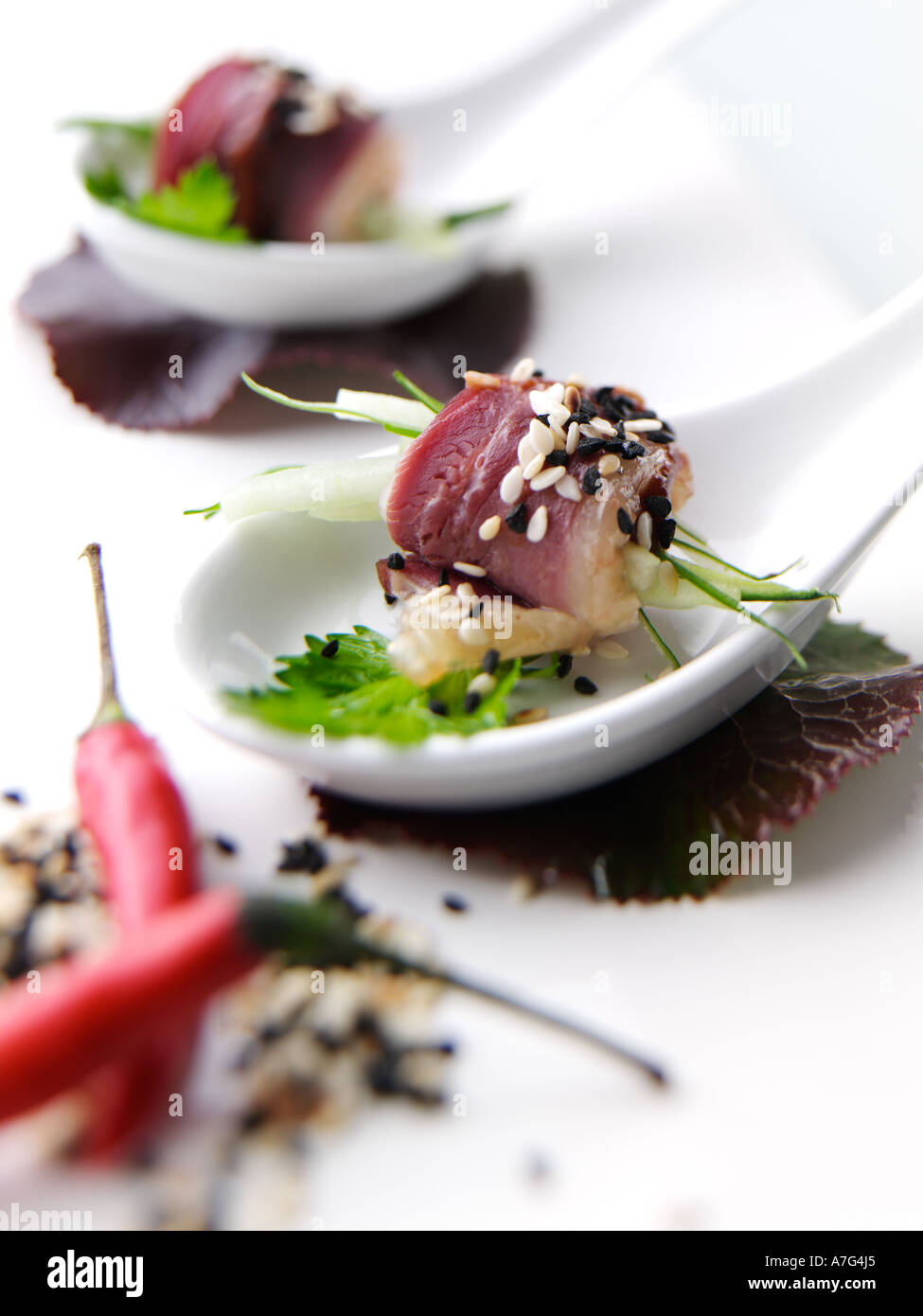 Individual duck canapes chinese spoon hi-res stock photography and ...
