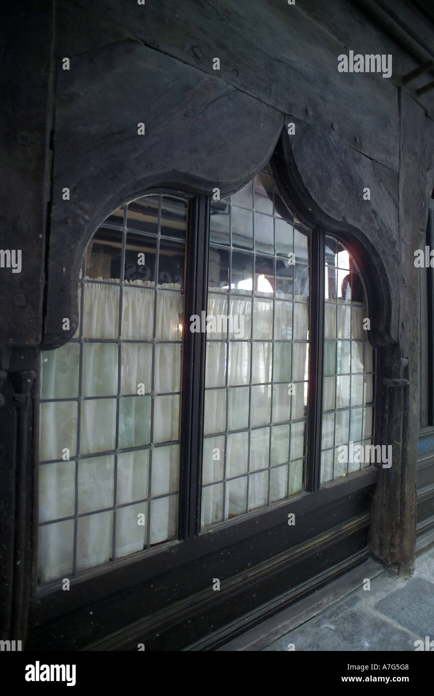 MEDIEVAL HOUSE WINDOW DINAN BRITTANY FRANCE Stock Photo - Alamy