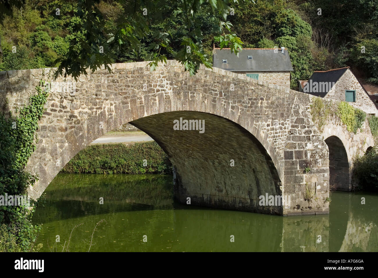 ANCIENT BRIDGE ON NAPOLEON CANAL LEON NEAR DINAN BRITTANY FRANCE Stock ...