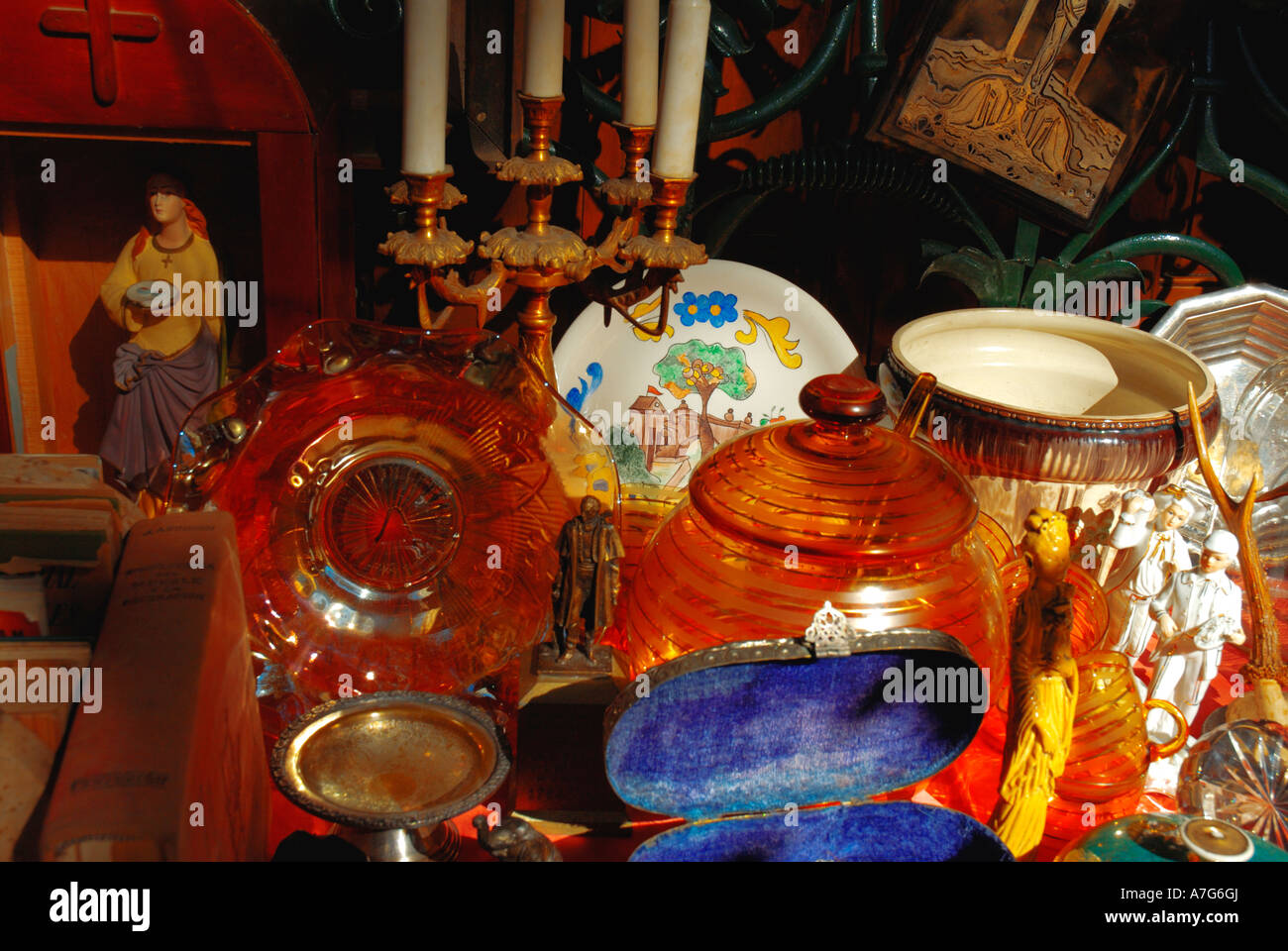 Tristan narvaja street market hi-res stock photography and images - Alamy