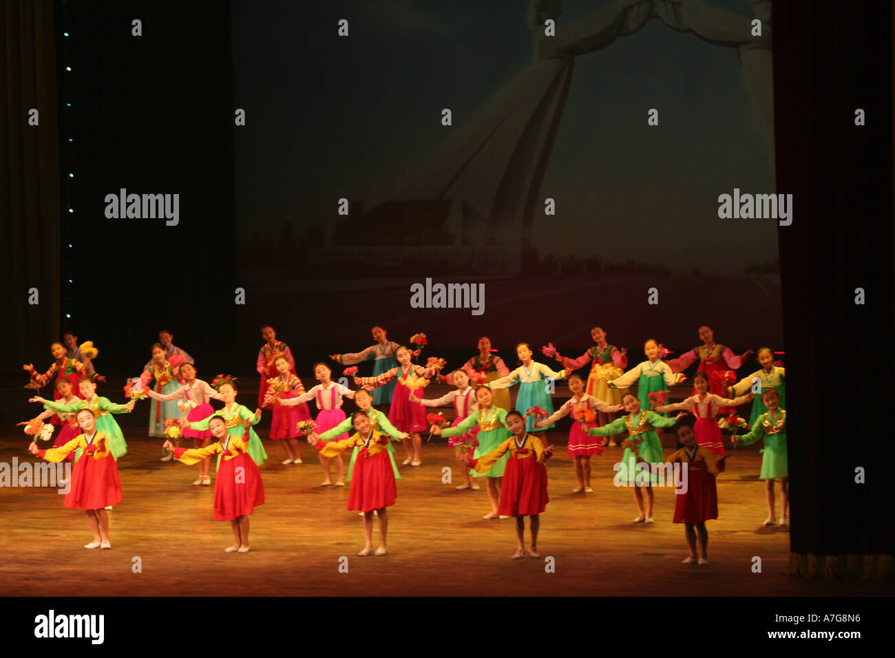Korean girl stage dance hi-res stock photography and images - Alamy