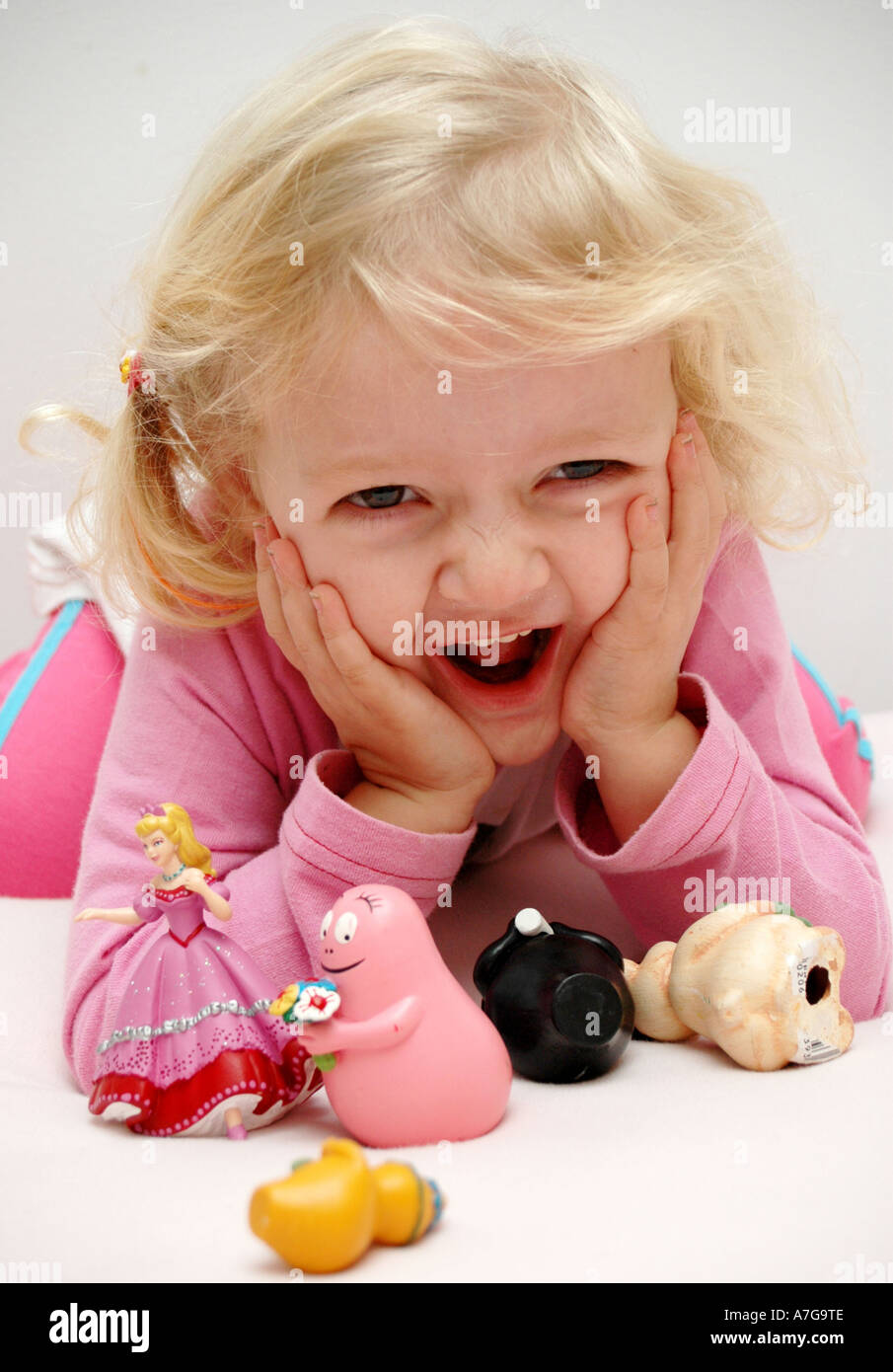 Lachende kinder hi-res stock photography and images - Alamy