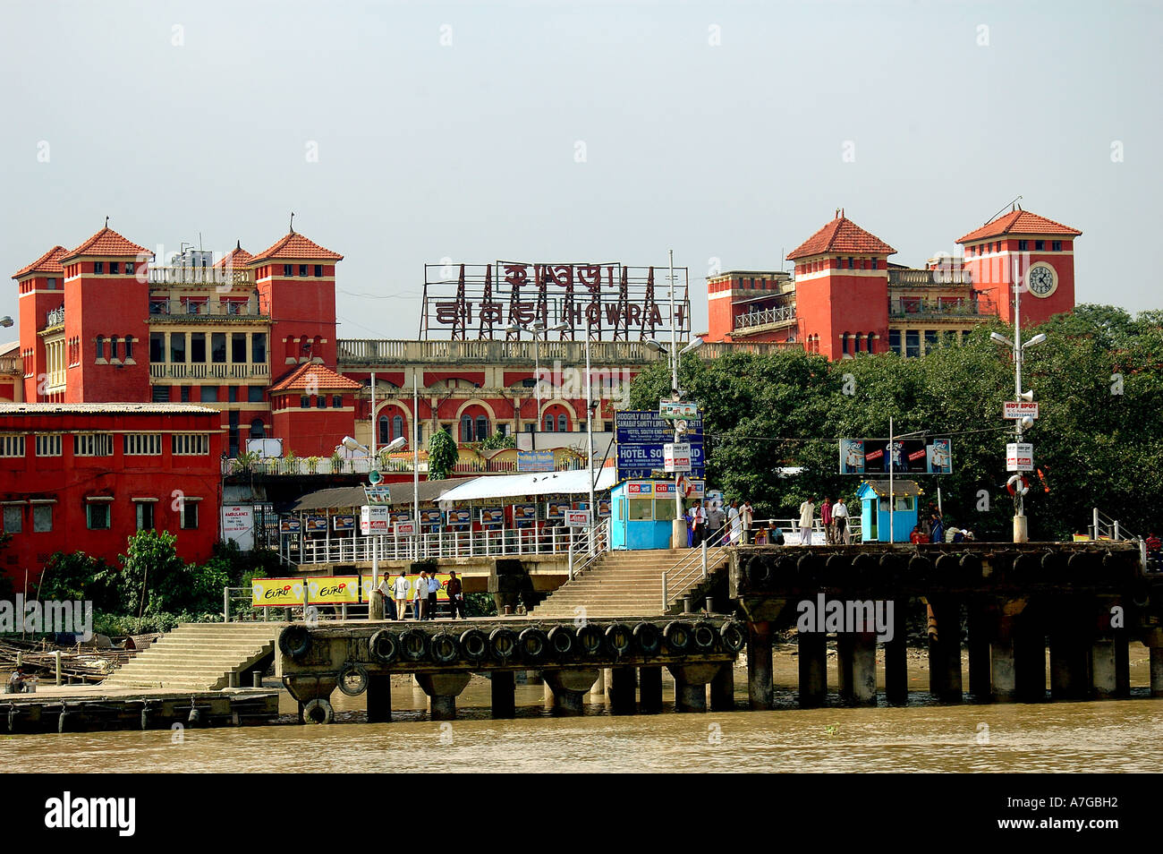 Exterior railway station calcutta kolkata hi-res stock photography and ...