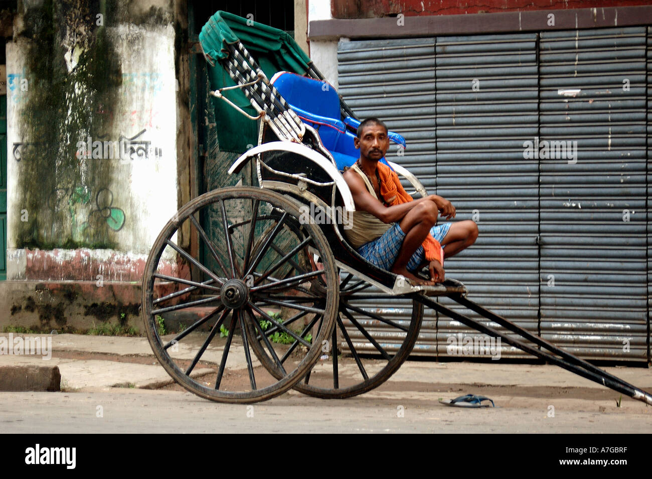 Human pulled rickshaw hi-res stock photography and images - Alamy