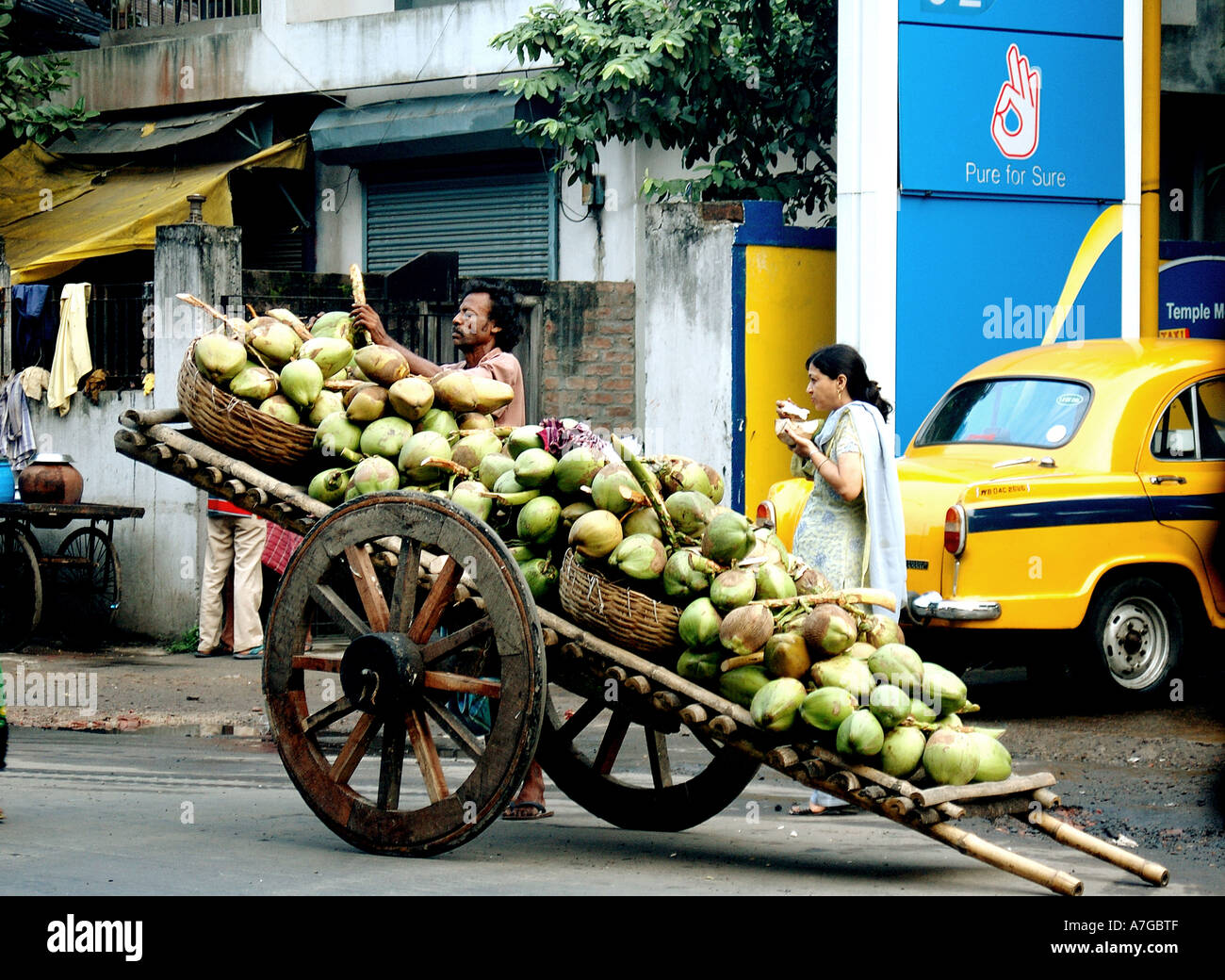 Load of coconuts hi-res stock photography and images - Alamy