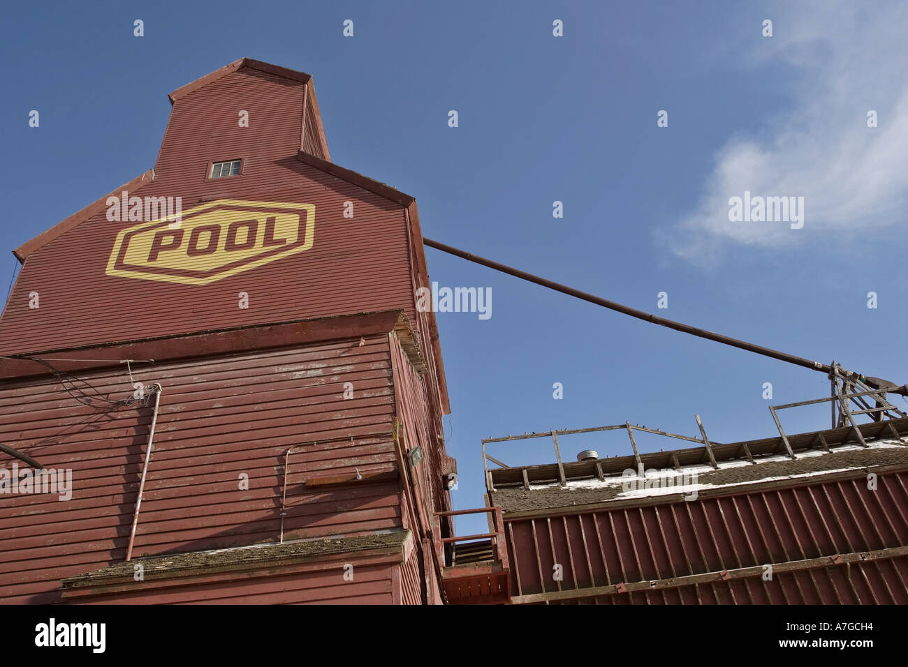 Saskatchewan pool grain elevator hi-res stock photography and images ...