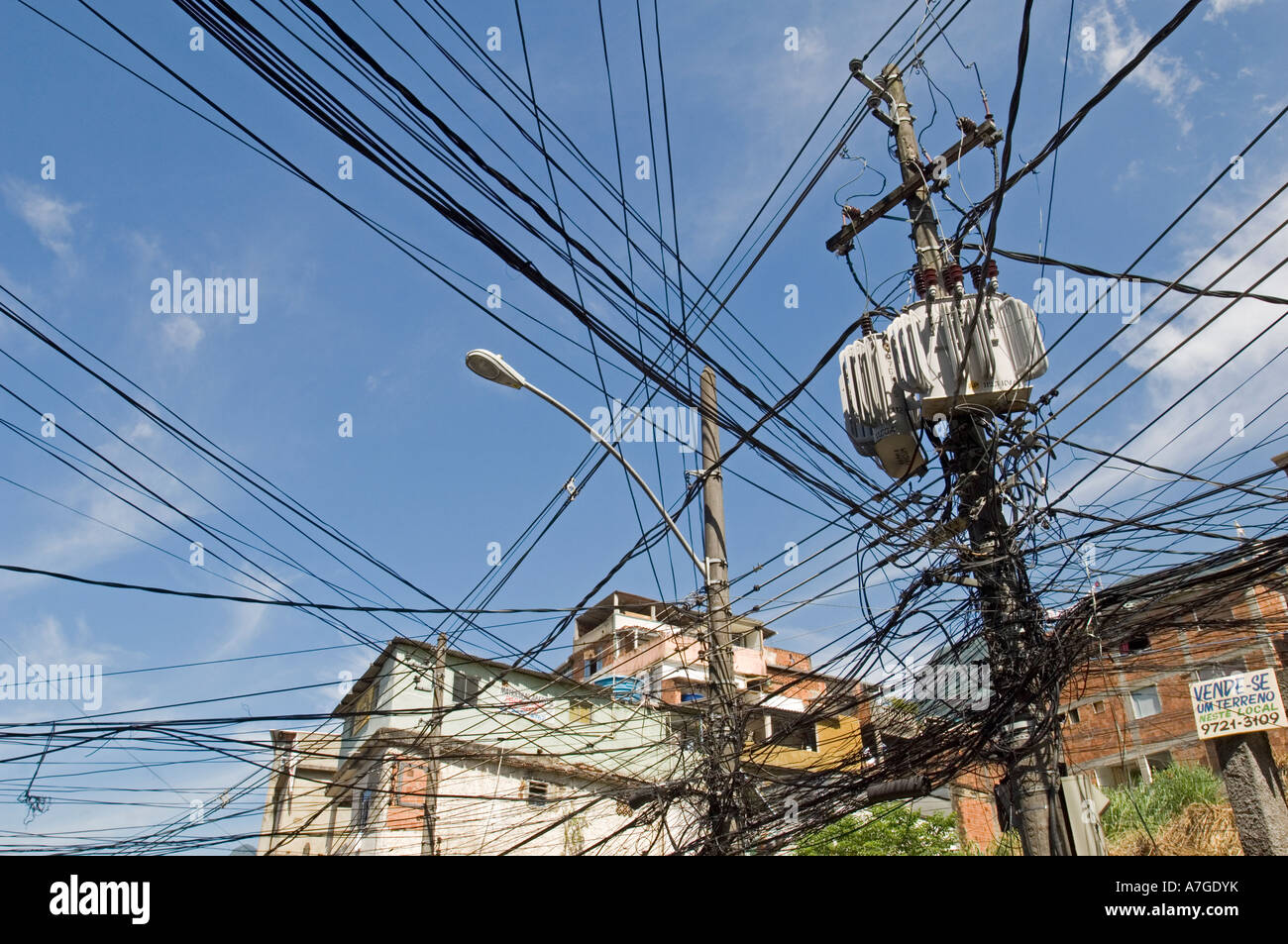 Brazil south america favela huts hi-res stock photography and images ...