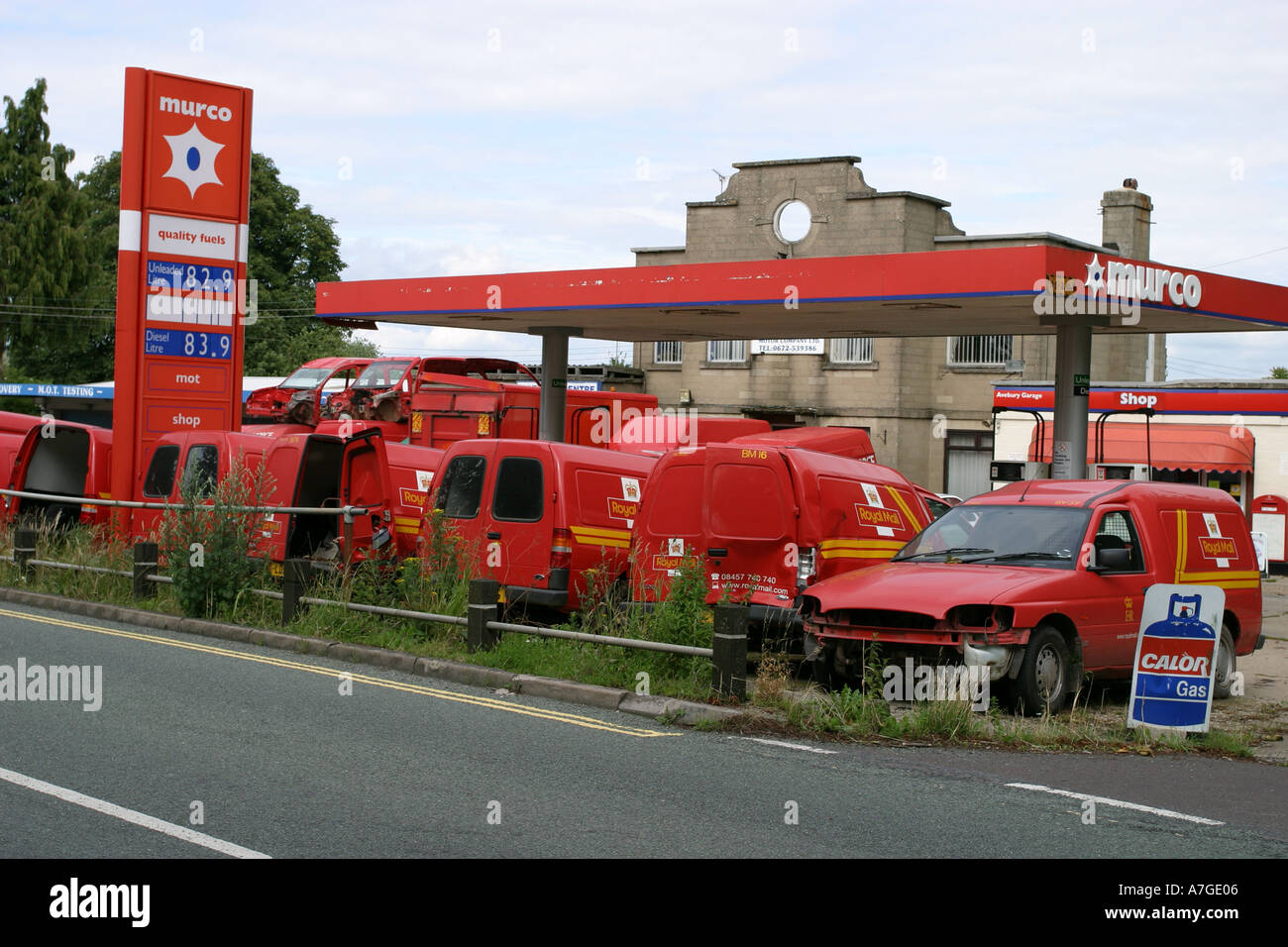 Accident damaged vans hi-res stock photography and images - Alamy