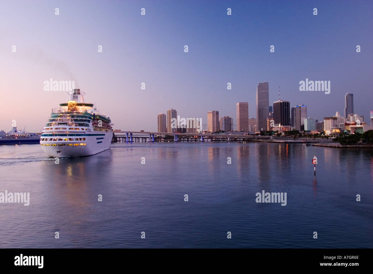 Downtown miami sunrise hi-res stock photography and images - Alamy