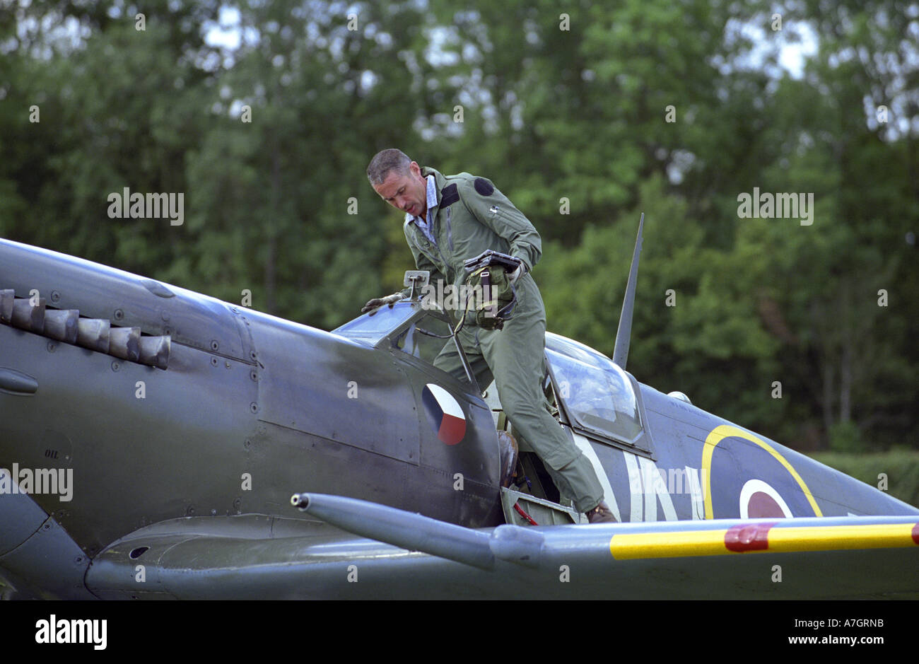 Spitfire cockpit hi-res stock photography and images - Alamy