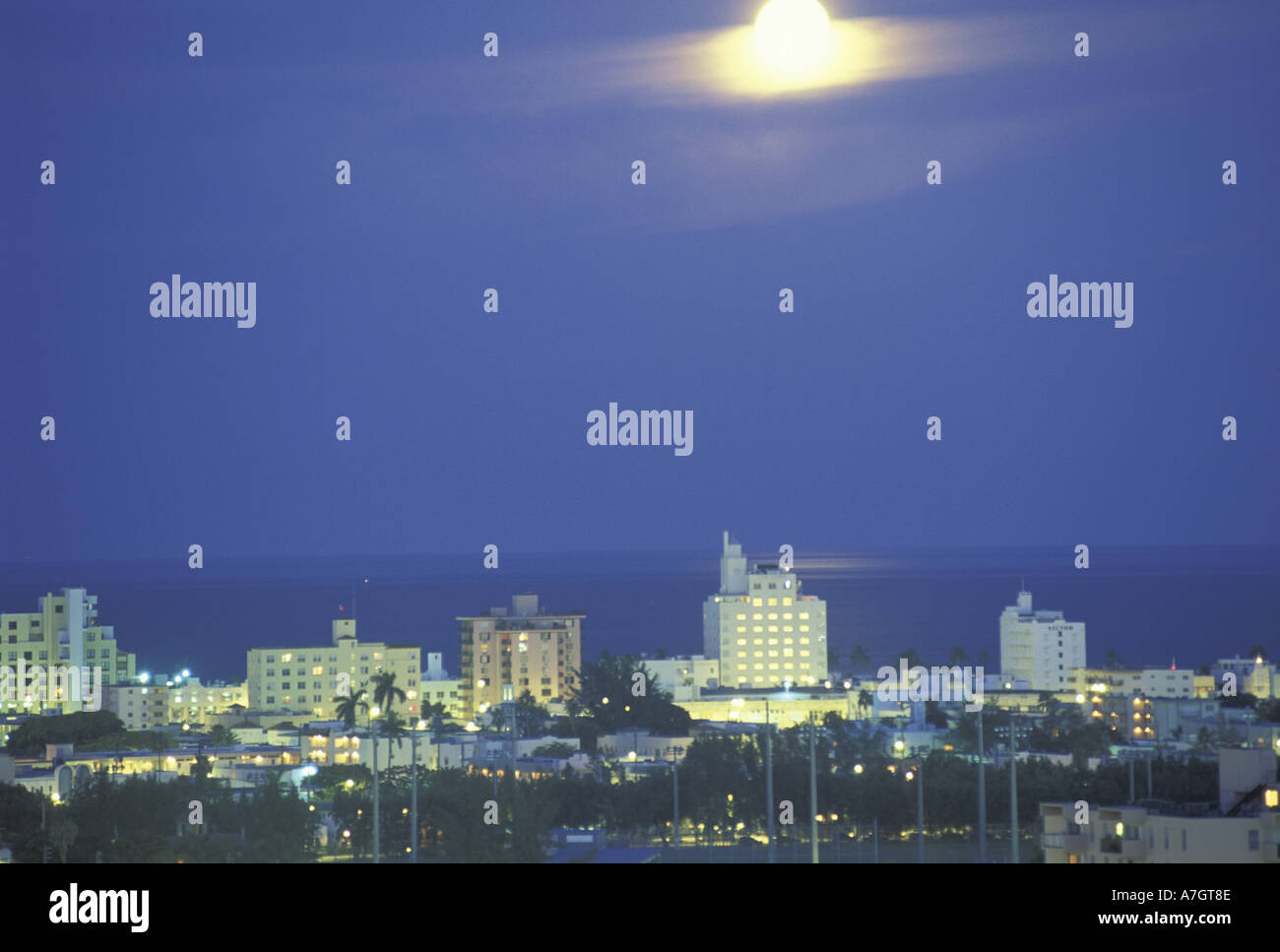 Moon over miami hi-res stock photography and images - Alamy