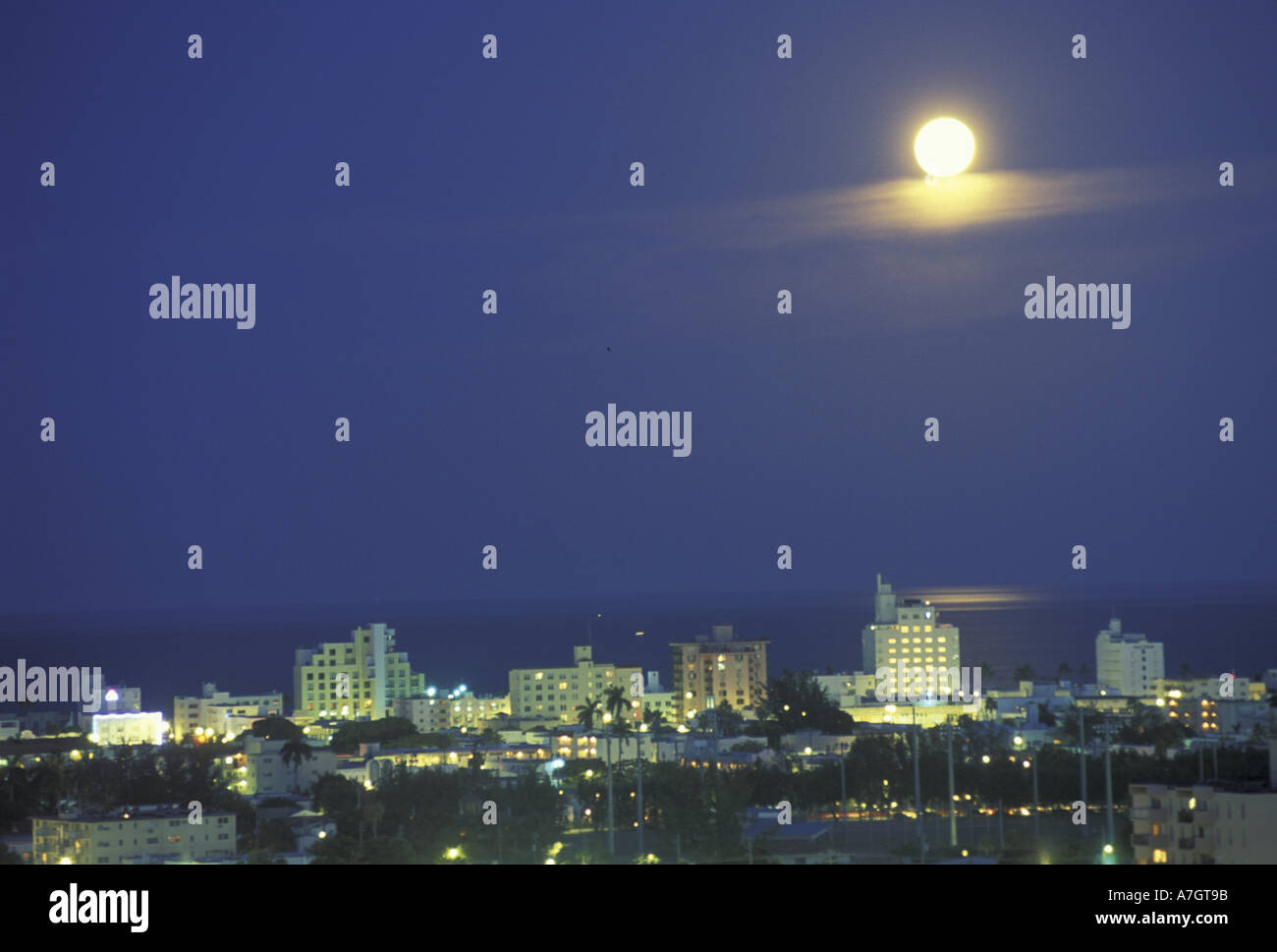 Moon over miami hi-res stock photography and images - Alamy