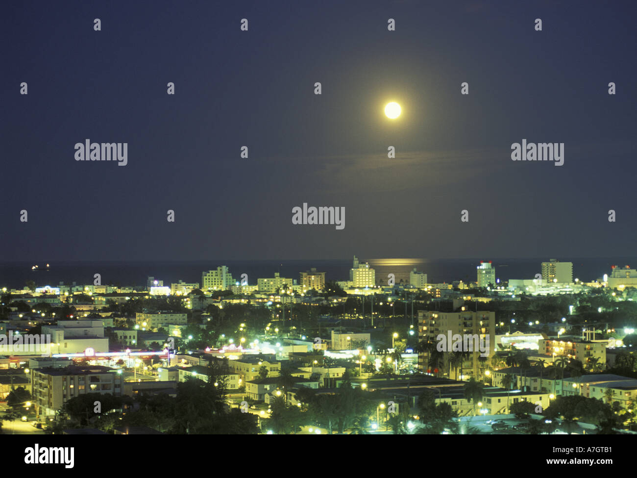 Moon over miami hi-res stock photography and images - Alamy