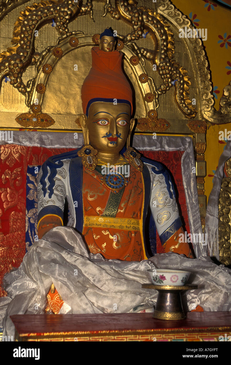 Statue of King Songtsen Gampo, King Songtsen Gampo, Songtsen Gampo ...