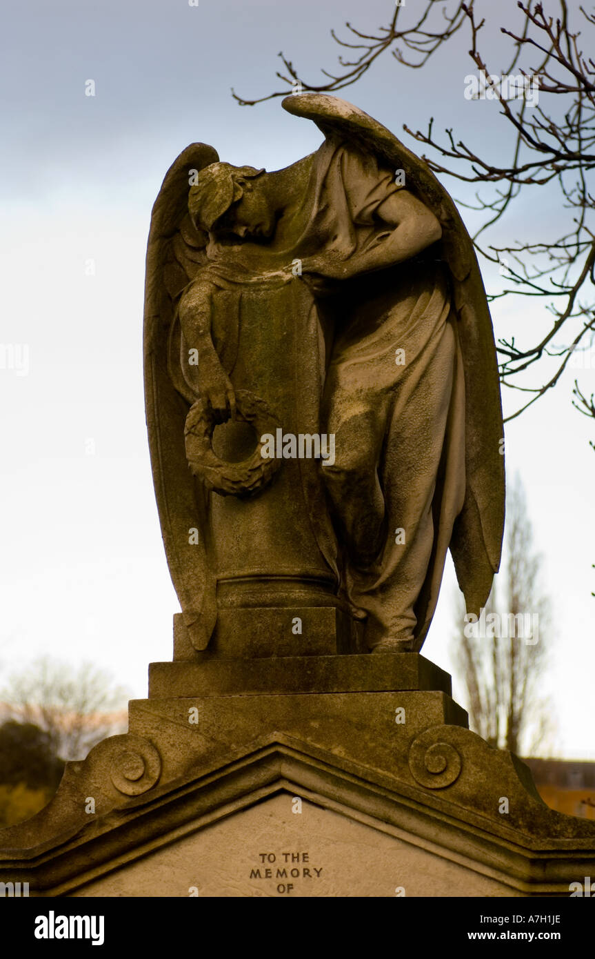 Stone angel on tombstone at Kensal Green Cemetery Stock Photo - Alamy