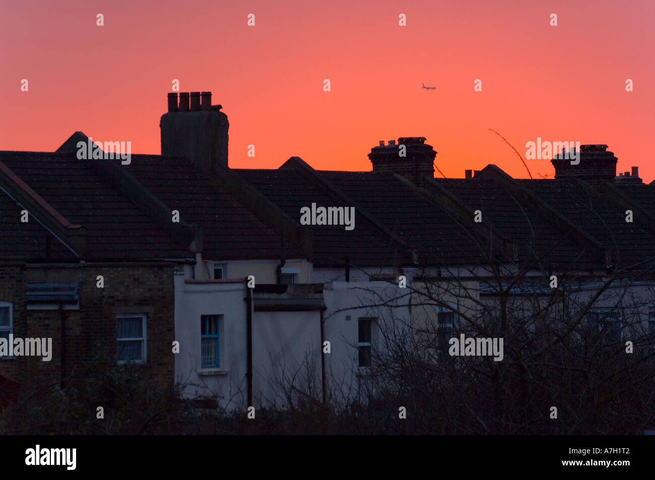 Victorian terraced houses night hi-res stock photography and images - Alamy