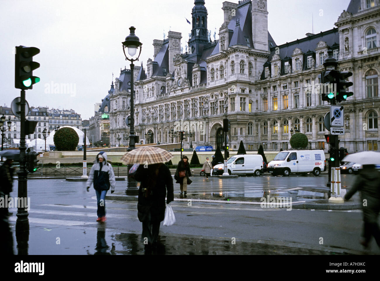 Paris in the rain hi-res stock photography and images - Alamy
